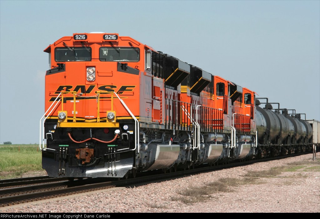 BNSF 9216 is seen here leading the E EOSDKMO 36
